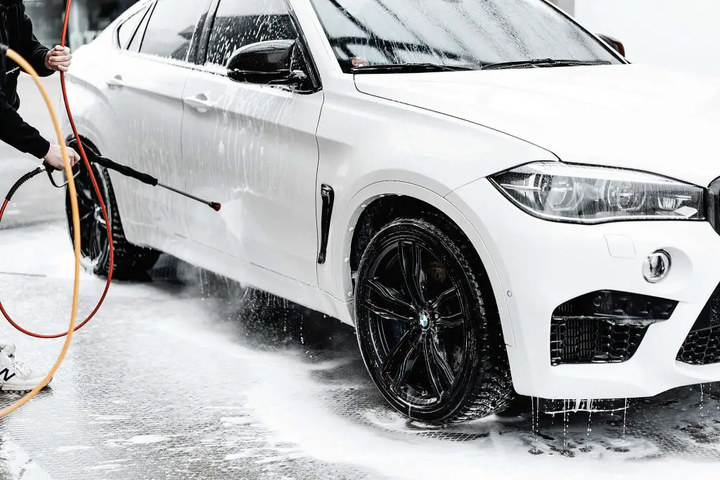 How to Keep a White Car Clean? – WhatinCar
